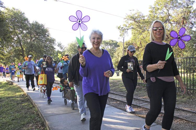 WALKING FOR A CAUSE: Alzheimer’s Association uses Landa Park laps to ...