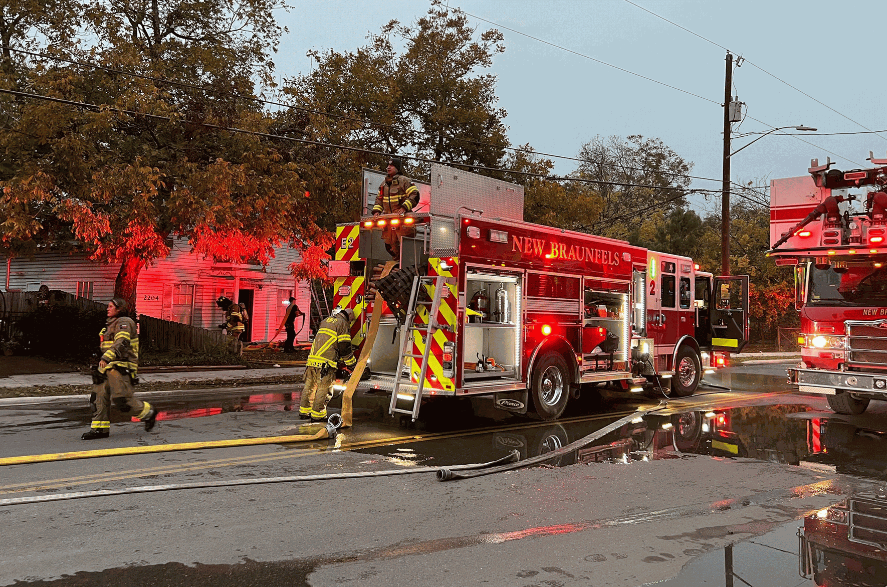 New Braunfels firefighters battle blaze on San Antonio Street ...