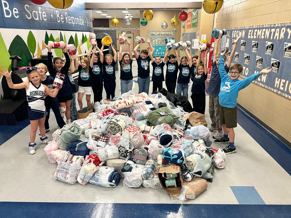 Comal ISD students show support for community during holiday season ...