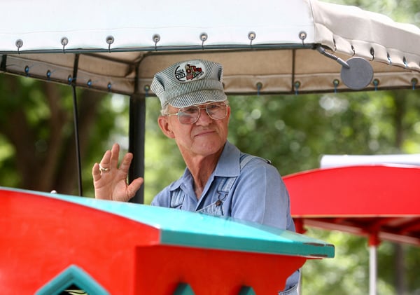 Landa Park Railroad conductor keeps chuggin’ down Memory Lane ...