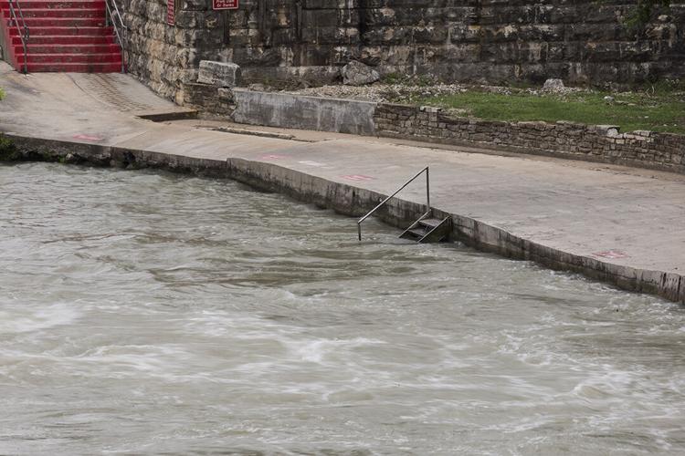 Comal River reopens, flood fears dry up as forecast shifts rain out of ...