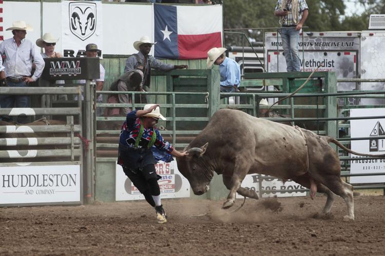 A FAIR FAREWELL: Comal County Fair concludes with carnival, rodeo ...