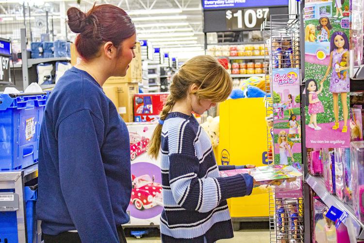 CREATING SPECIAL MOMENTS: New Braunfels Noon Lions Club spreads holiday ...