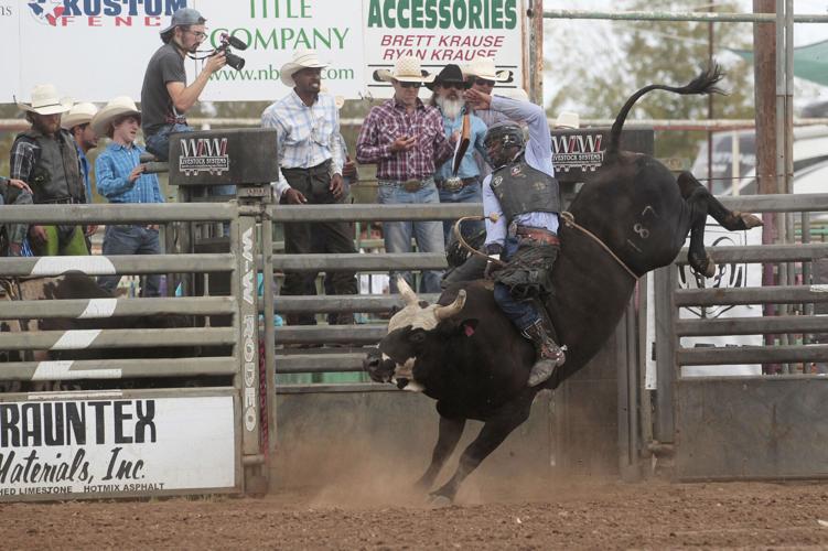 A FAIR FAREWELL: Comal County Fair concludes with carnival, rodeo ...