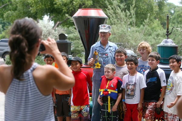 Landa Park Railroad conductor keeps chuggin’ down Memory Lane ...