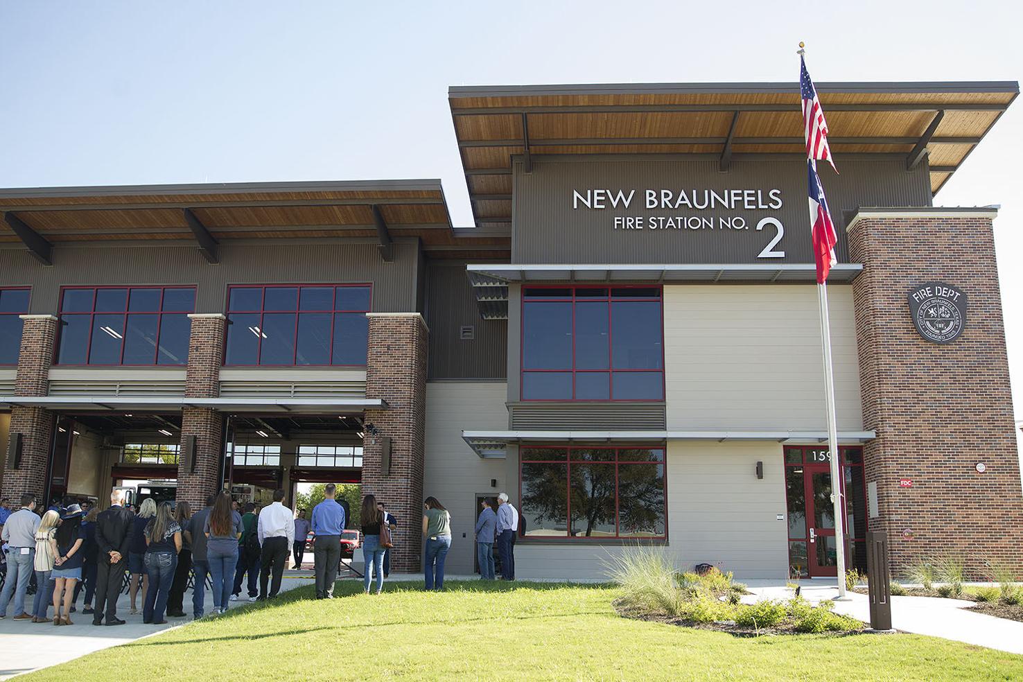 New Braunfels Fire Department battalion chief commended for quick action during Old River City ...