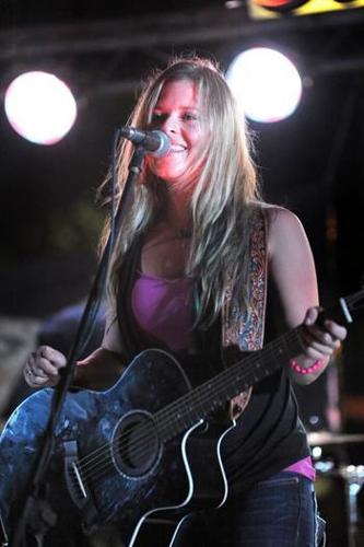 Jennifer Birmingham makes full band debut at Phoenix Saloon | Groovin ...