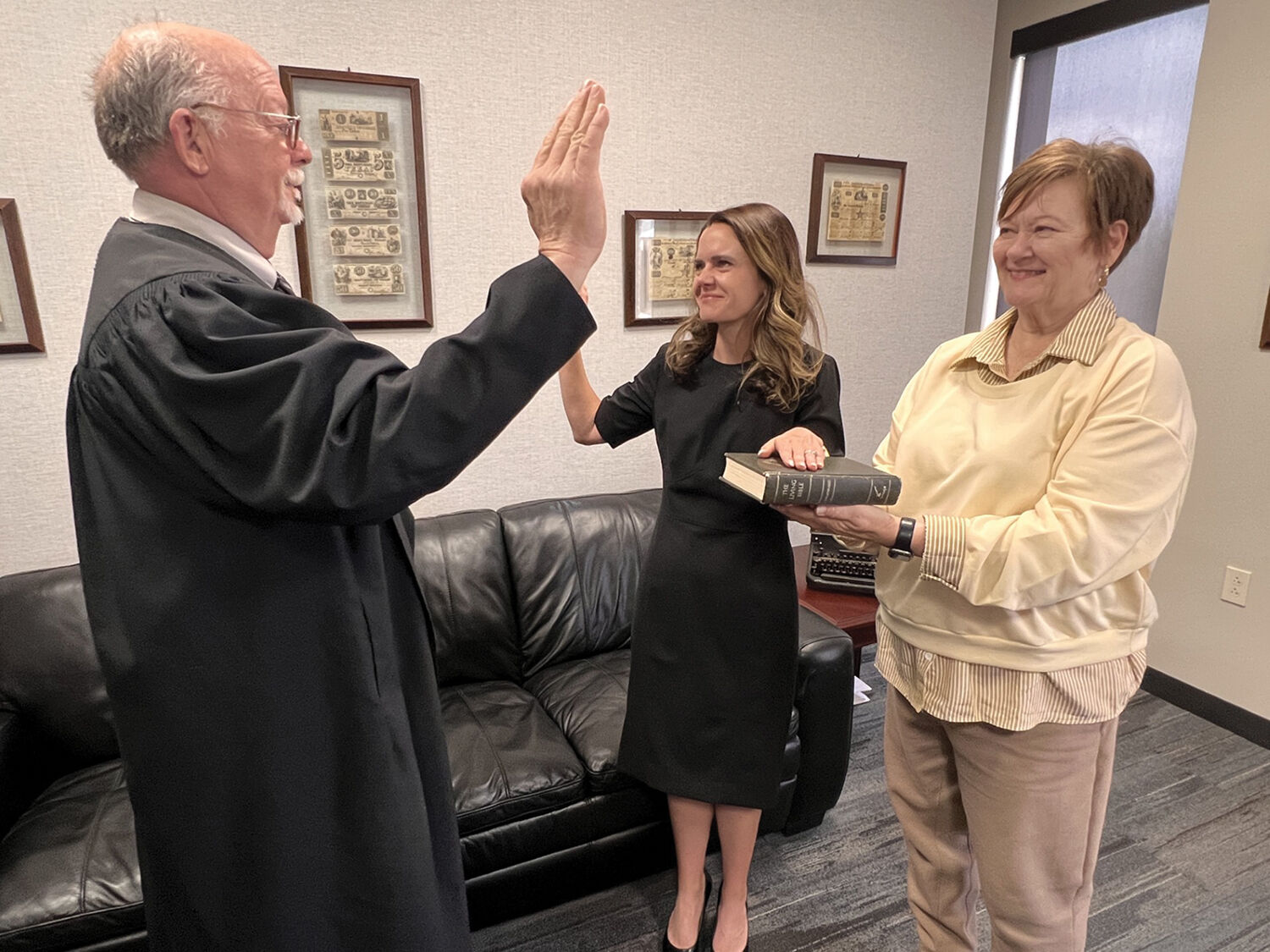 Kristen Hoyt sworn in as new Comal County Judge | Election | herald ...