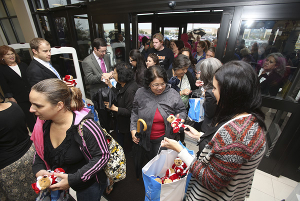 Shoppers looked to be among first through Belk’s doors | Business ...