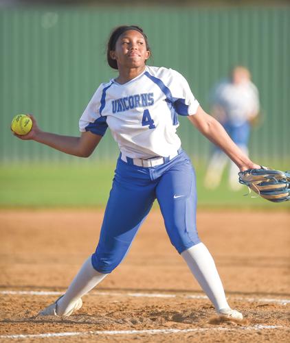 Hall fans 16 in Lady Unicorns’ win | Sports | herald-zeitung.com