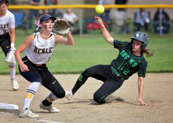 Top-seeded Henley edges Pendleton 11-10 in eight innings, reaches Class ...