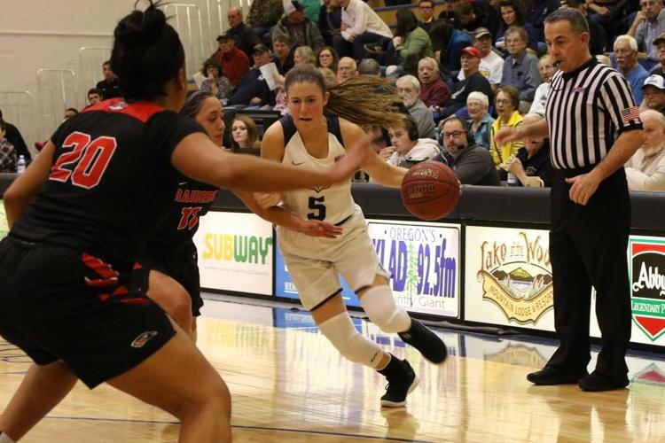 Owls hold back Raiders for important conference win | Sports ...