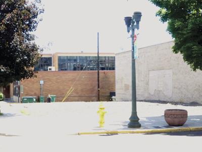 Klamath County OKs contract to design outdoor space for garden, library ...