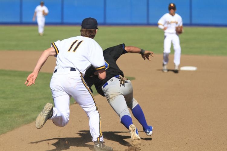 Cottage Grove at Henley baseball | Gallery | heraldandnews.com