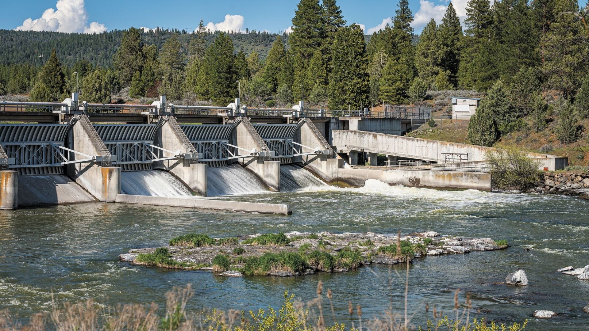 Lights out for PacifiCorp on the Klamath River as Keno Dam transferred ...