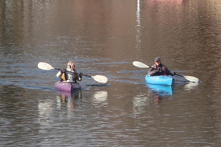 Crazy kayakers: Paddling in the winter | Outdoors | heraldandnews.com