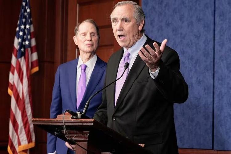 Sens. Jeff Merkley, Ron Wyden to hold town halls this week in Klamath ...