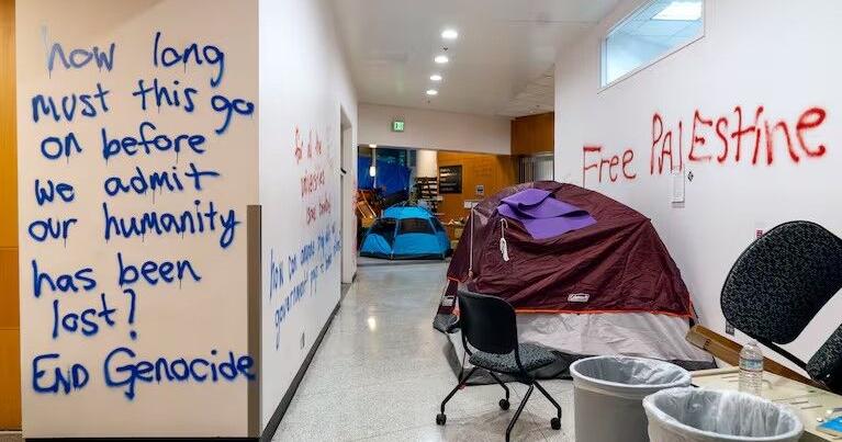 Police sweep demonstrators out of library at Portland State | News ...