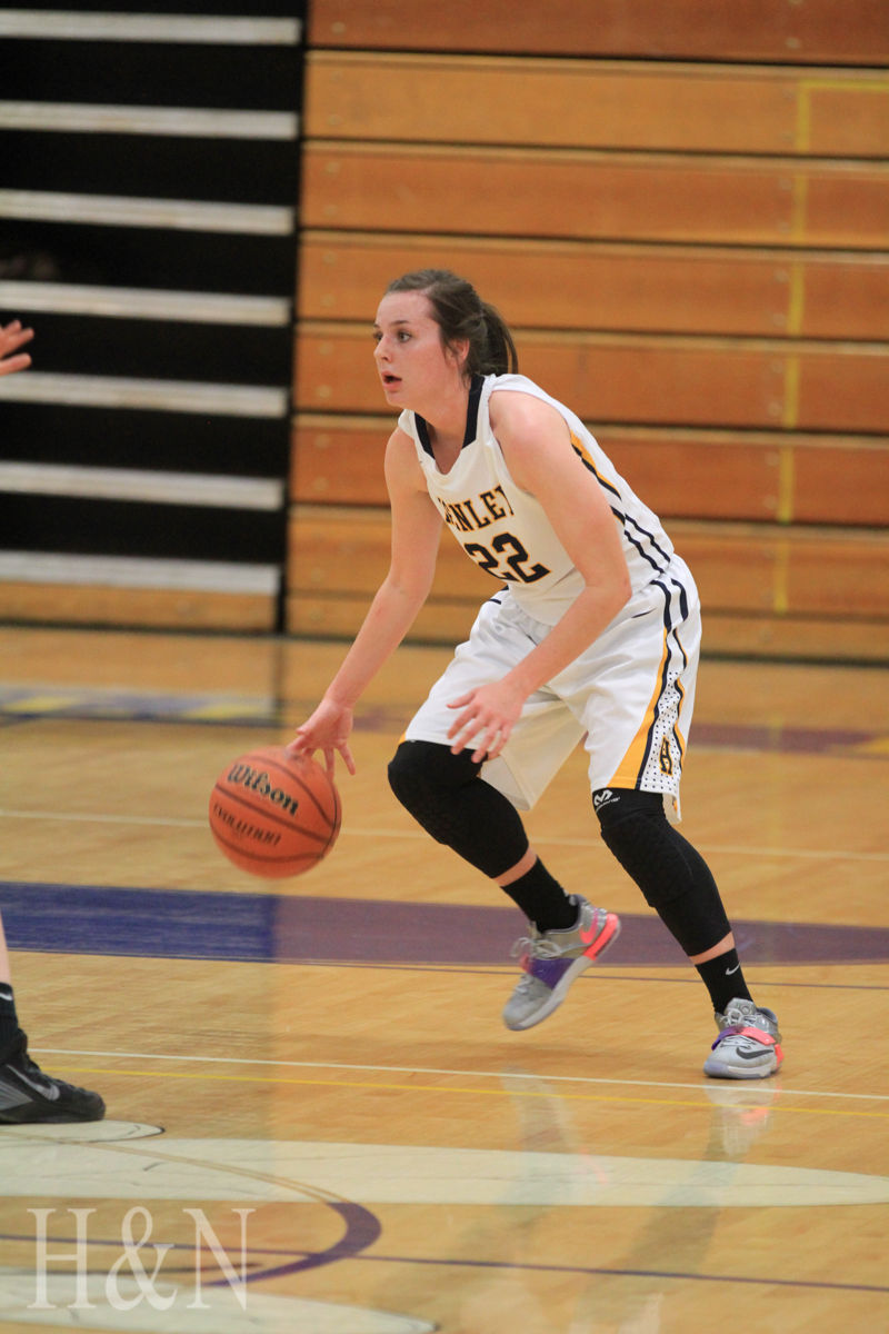 Sisters at Henley girls basketball | Gallery | heraldandnews.com