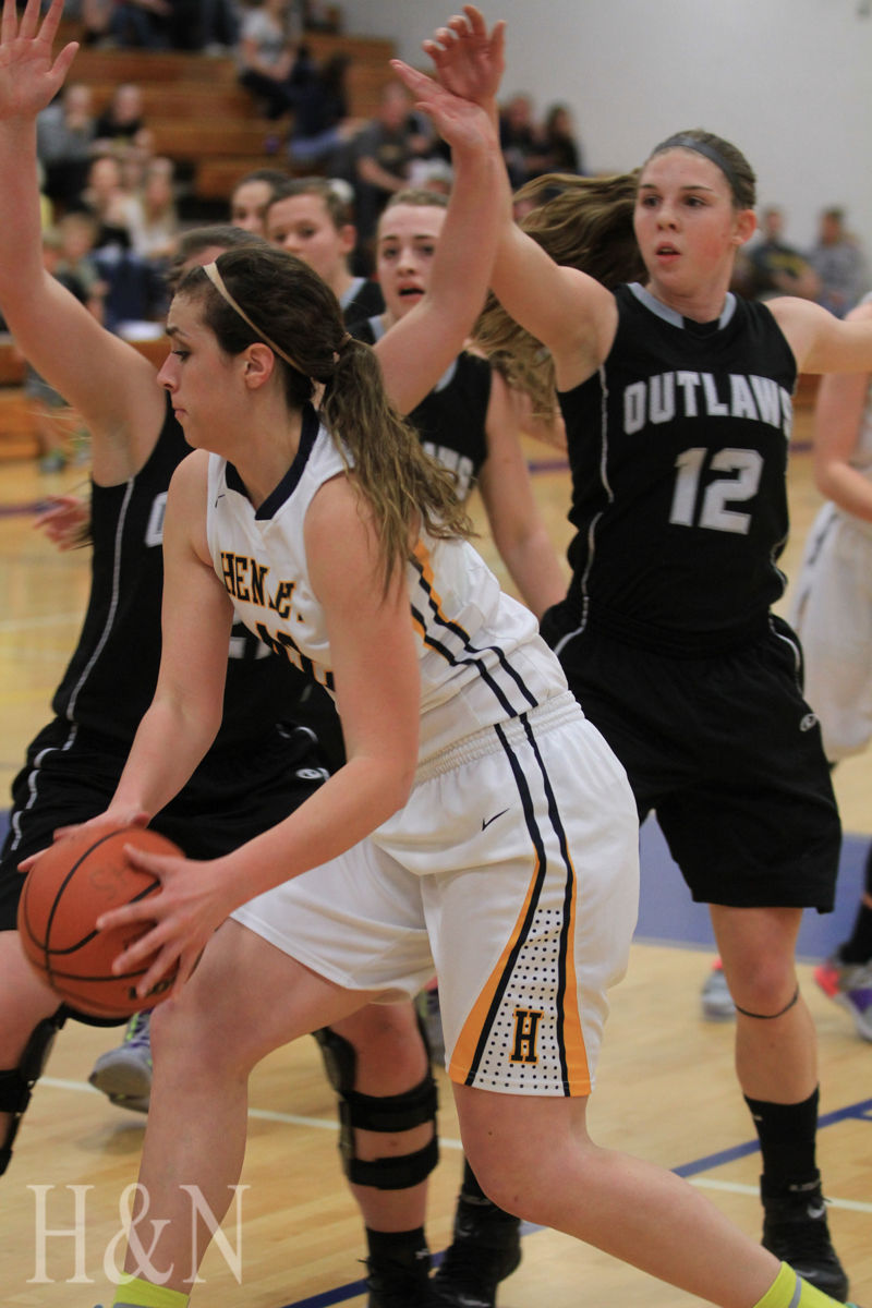 Sisters at Henley girls basketball | Gallery | heraldandnews.com