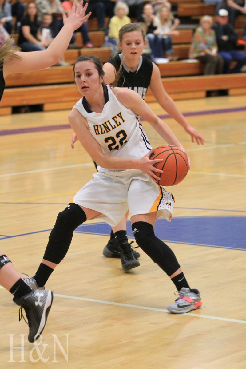Sisters at Henley girls basketball | Gallery | heraldandnews.com