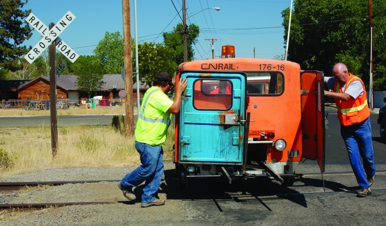 Railcar enthusiasts bring speeders back to life | Members ...