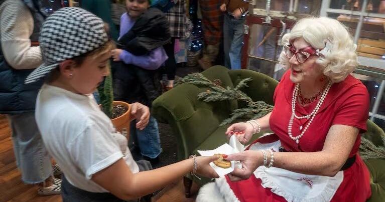For kids who feel left out, Bend’s ‘Sandra Claus is a hit’ | News ...