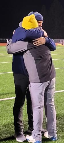 Logan Whitlock scores four TDs as Henley tops Junction City 35-14 ...