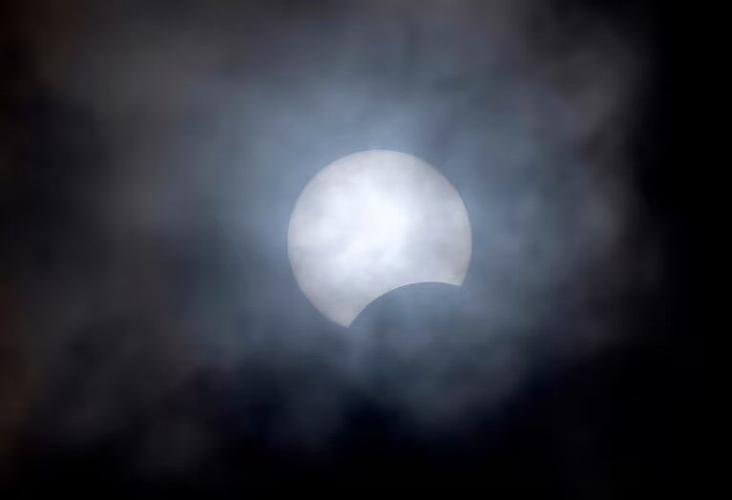 Oregonians view partial eclipse through cloudy skies | News ...