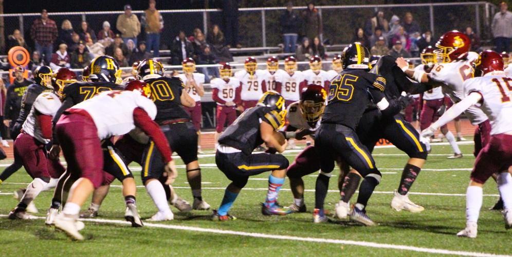 Logan Whitlock scores four TDs as Henley tops Junction City 35-14 ...