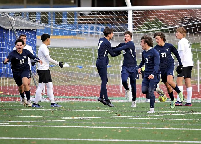 Prep soccer: Henley boys hang on, advance to Class 4A semifinals ...