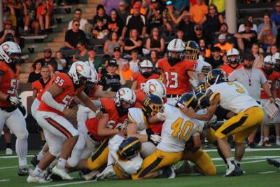 Prep football notebook: Henley, Mazama step up in class and post ...