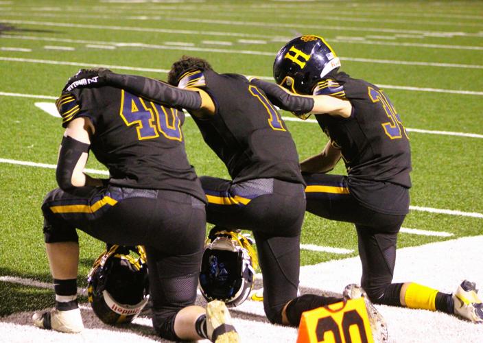 Logan Whitlock scores four TDs as Henley tops Junction City 35-14 ...