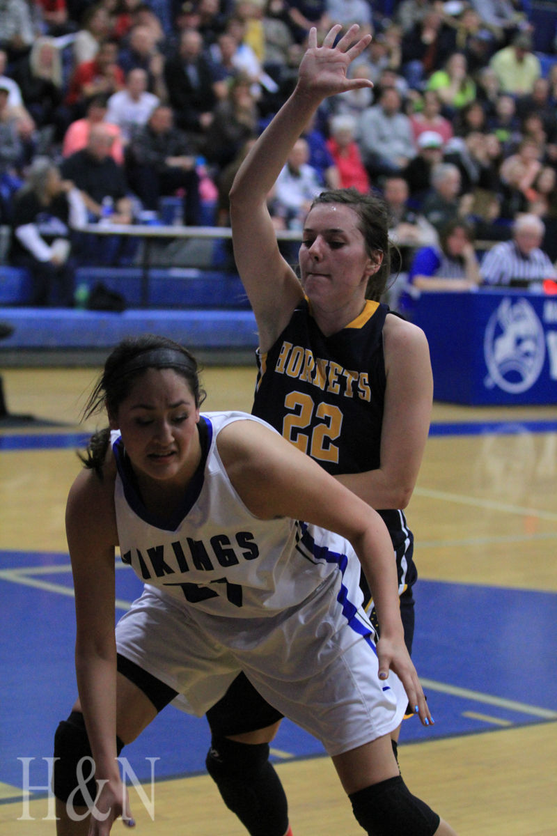 Henley at Mazama girls basketball | Gallery | heraldandnews.com