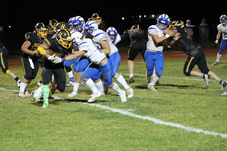 Prep football: Top-ranked Mazama holds off Henley 44-36 | Sports ...