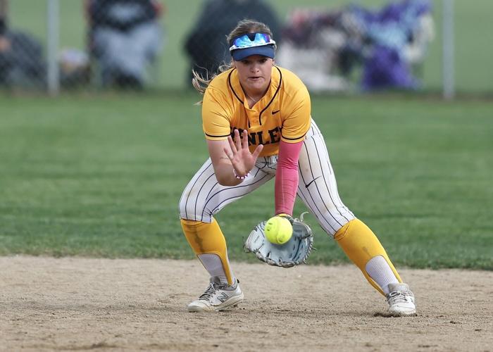 Klamath Basin roundup: Henley High softball, baseball teams advance to ...