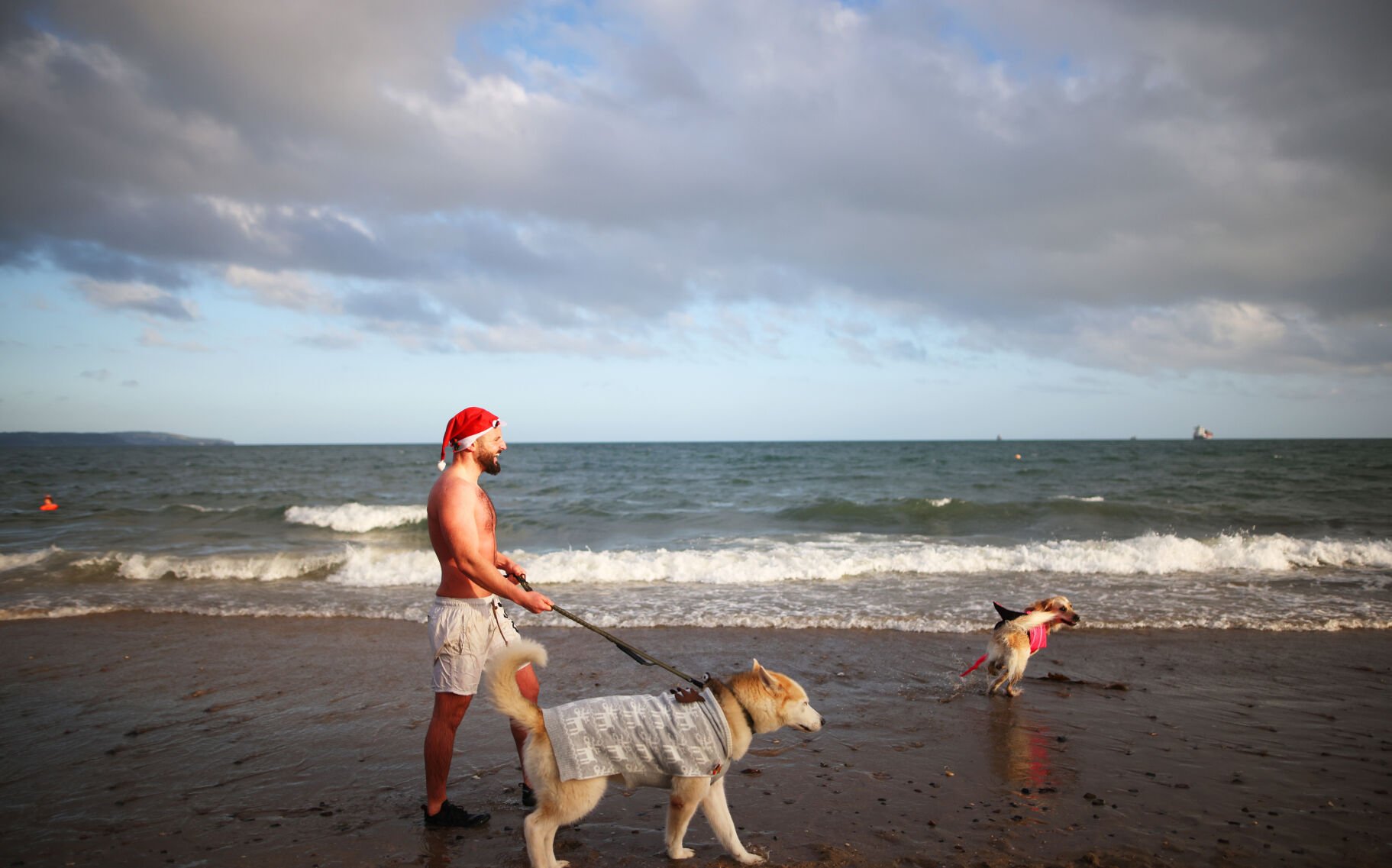 Britain Northern Ireland Christmas Eve Swim | Associated Press ...