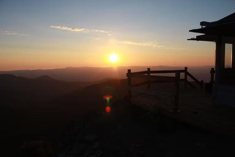 Siskiyou Mountain Club to rebuild historic fire lookout in southern ...