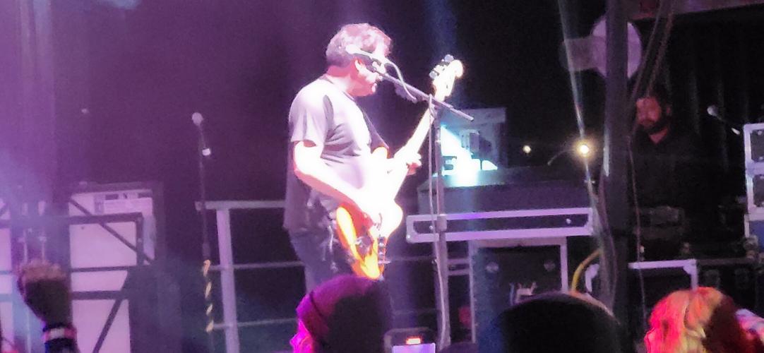 All that glitters is gold: Smash Mouth concert lights up the skies at ...