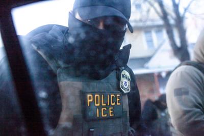 Oregon Democrats divided on bill to ban officers from wearing masks ...