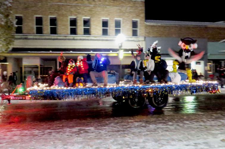 Frosty festival: Snowflakes fly during parade | Local News ...