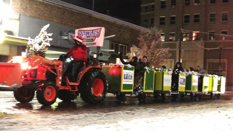 Frosty festival: Snowflakes fly during parade | Local News ...