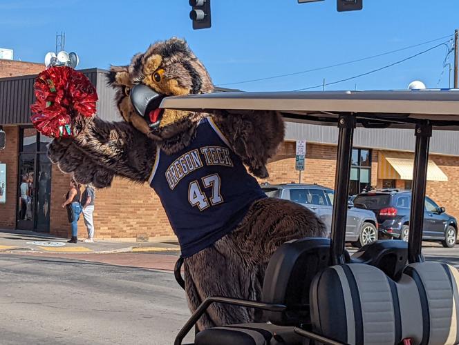 Klamath Union High School celebrates homecoming with parade | News ...