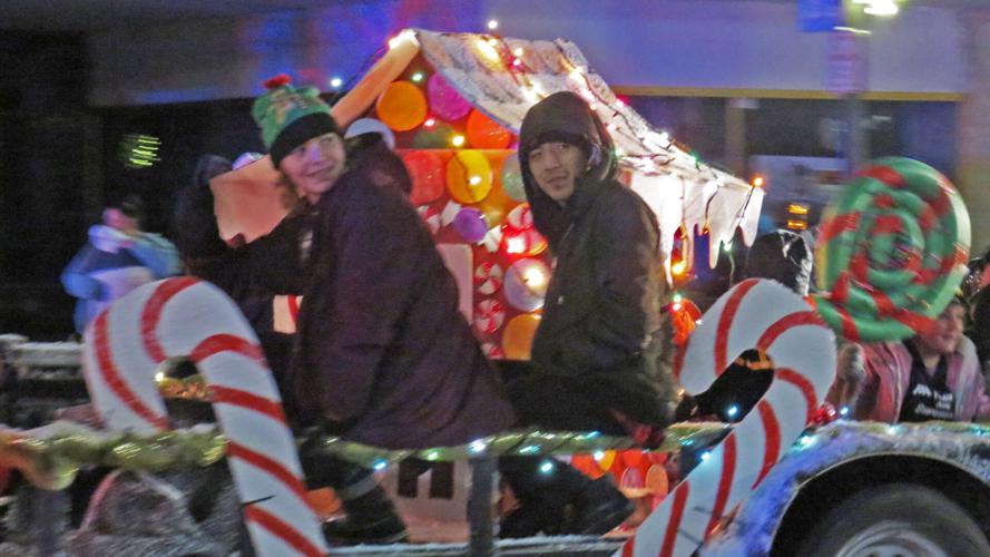 Frosty festival: Snowflakes fly during parade | Local News ...