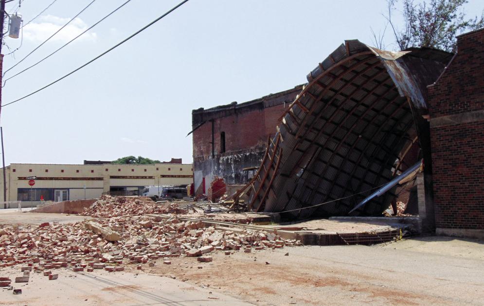 Damaged downtown building wall collapses | Local News | heraldbanner.com