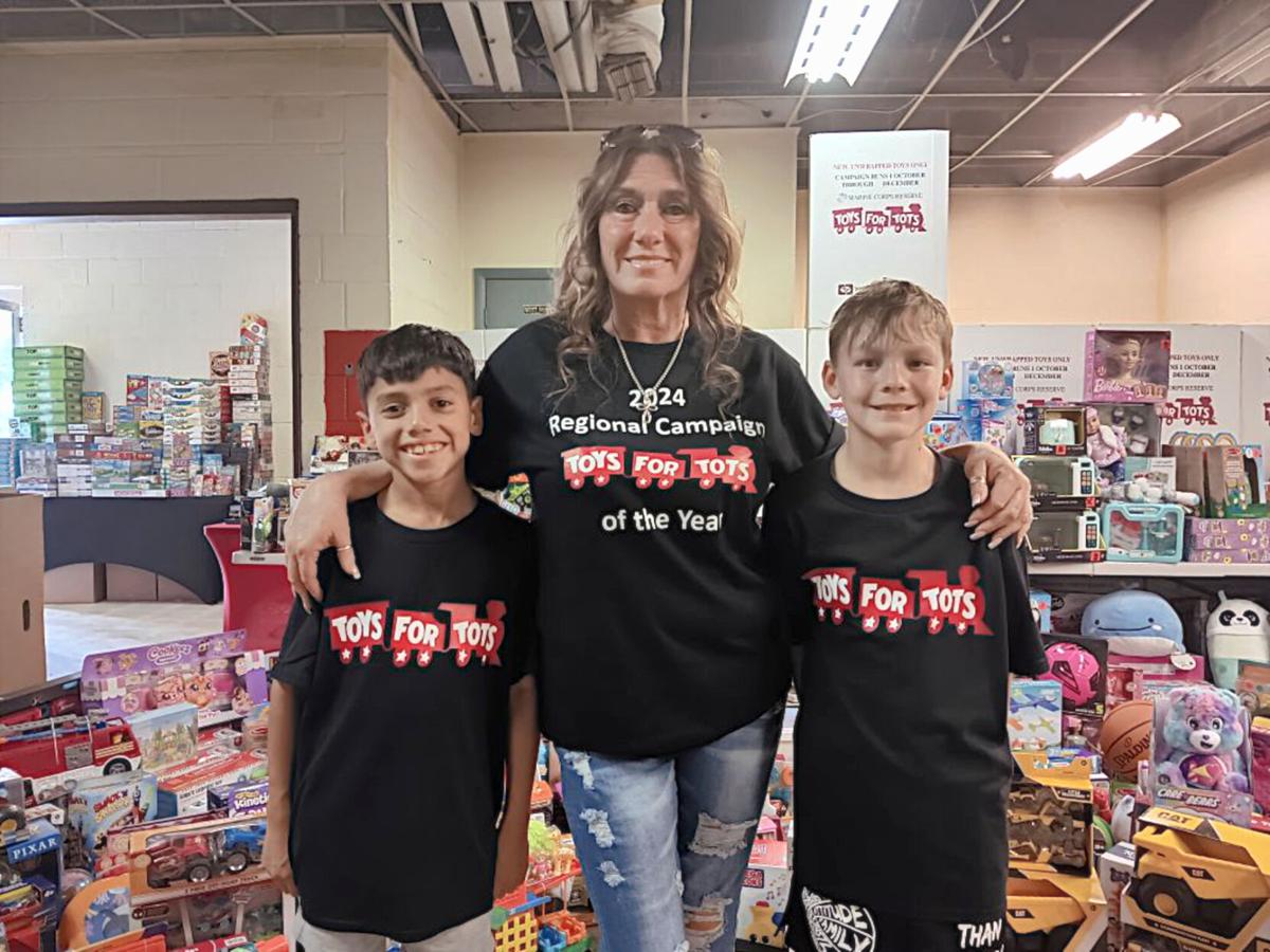 Pair of fourth graders spread Christmas spirit year-round by helping ...