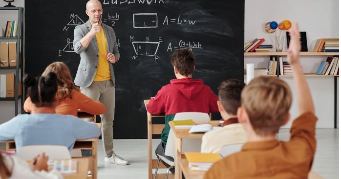 Texas teacher task force recommends better pay, training and working ...