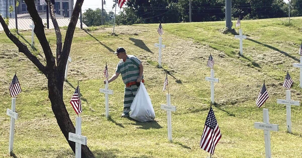 Inmates volunteer for community projects | Local News | heraldbanner.com