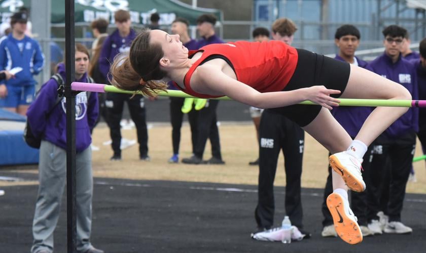 Defending state champ Caden Thurman wins 3200, 800; leads Wolfe City to ...
