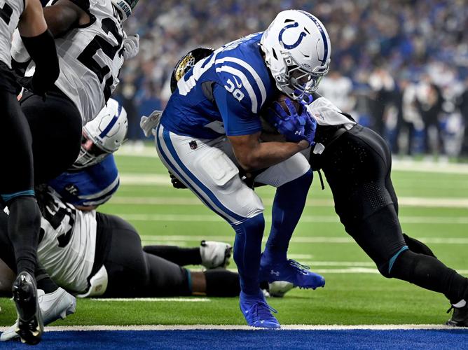 Trevor Lawrence runs for 2 scores as Jaguars close in on AFC South ...